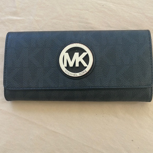 Michael Kors | Bags | Michael Kors Black Wallet With Silver Logo And Snap Tons Of Room | Poshmark